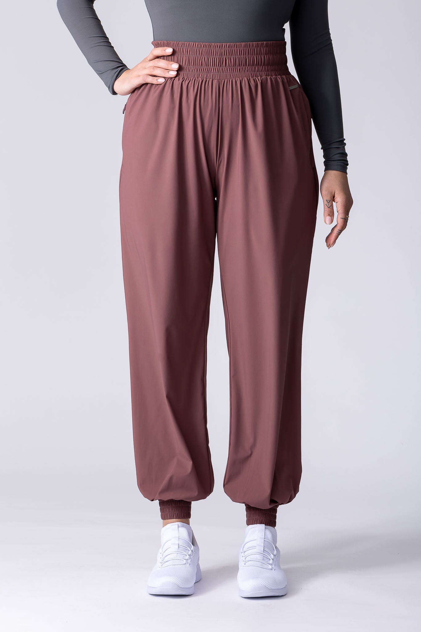 Virtue Lightweight Joggers in Black – WOMMO